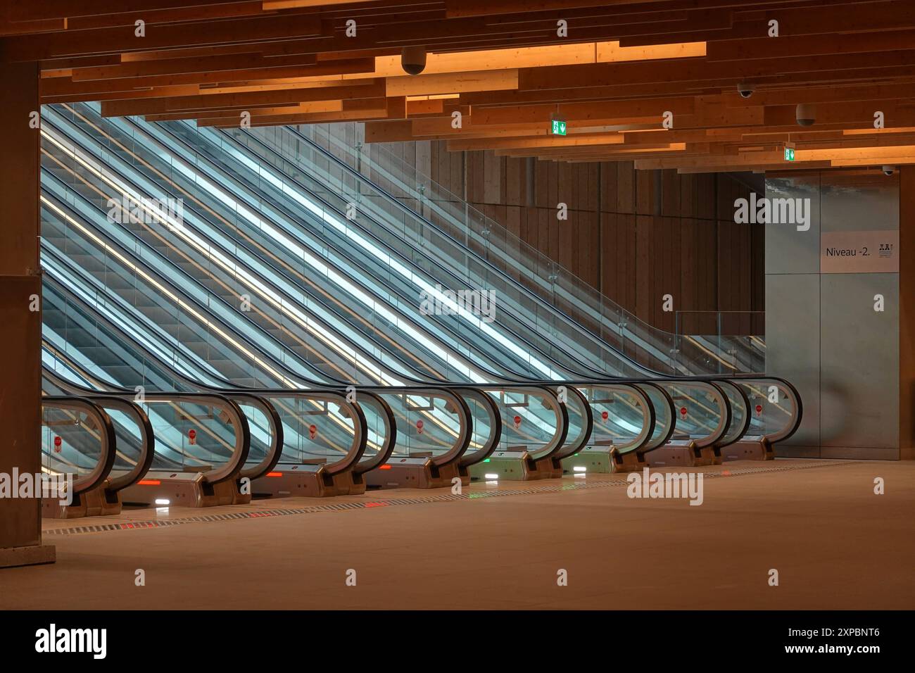Paris, métro M14 Station St-Denis Pleyel, Architekt Kengo Kuma, 2024 ...