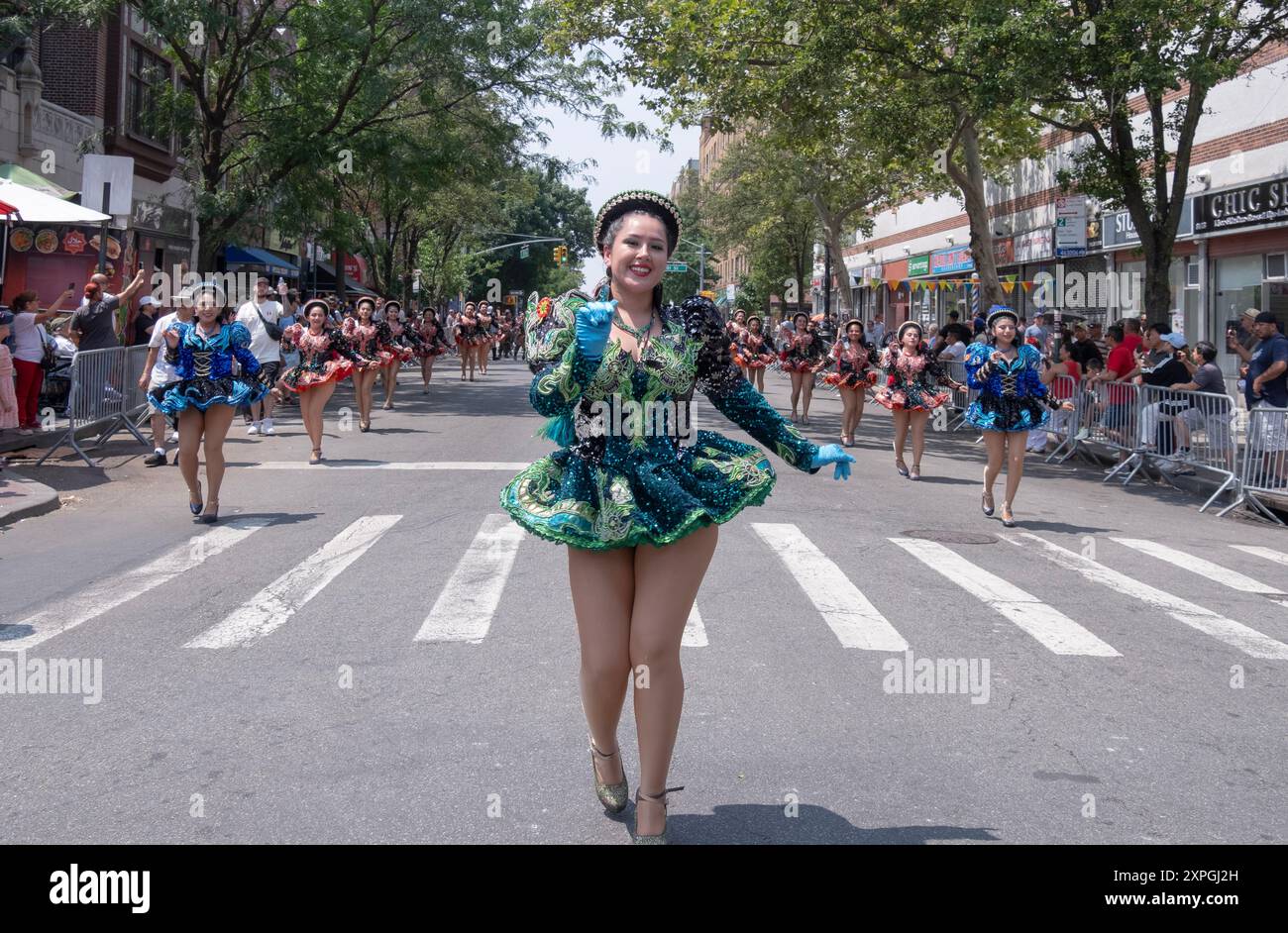 Les membres de la troupe de danse San Simon sucre se produisent à la ...