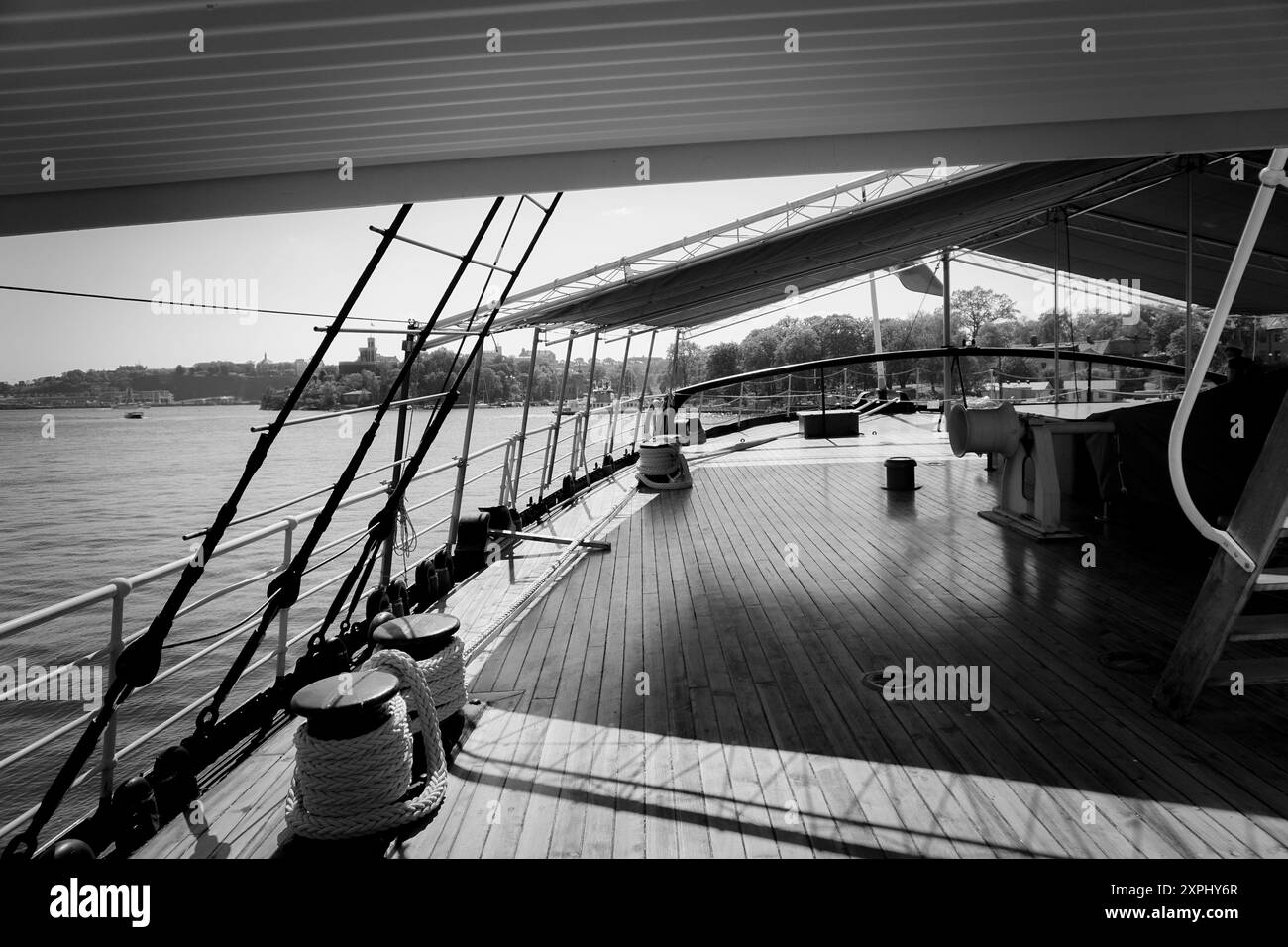 Deck railing Banque d'images noir et blanc - Alamy