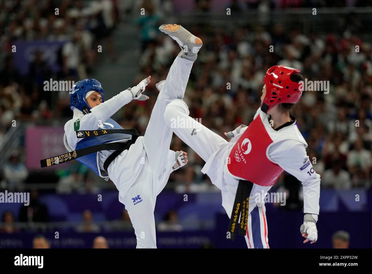 Saudi Arabia's Dunya Ali M Abutaleb competes with Thailand's Panipak ...