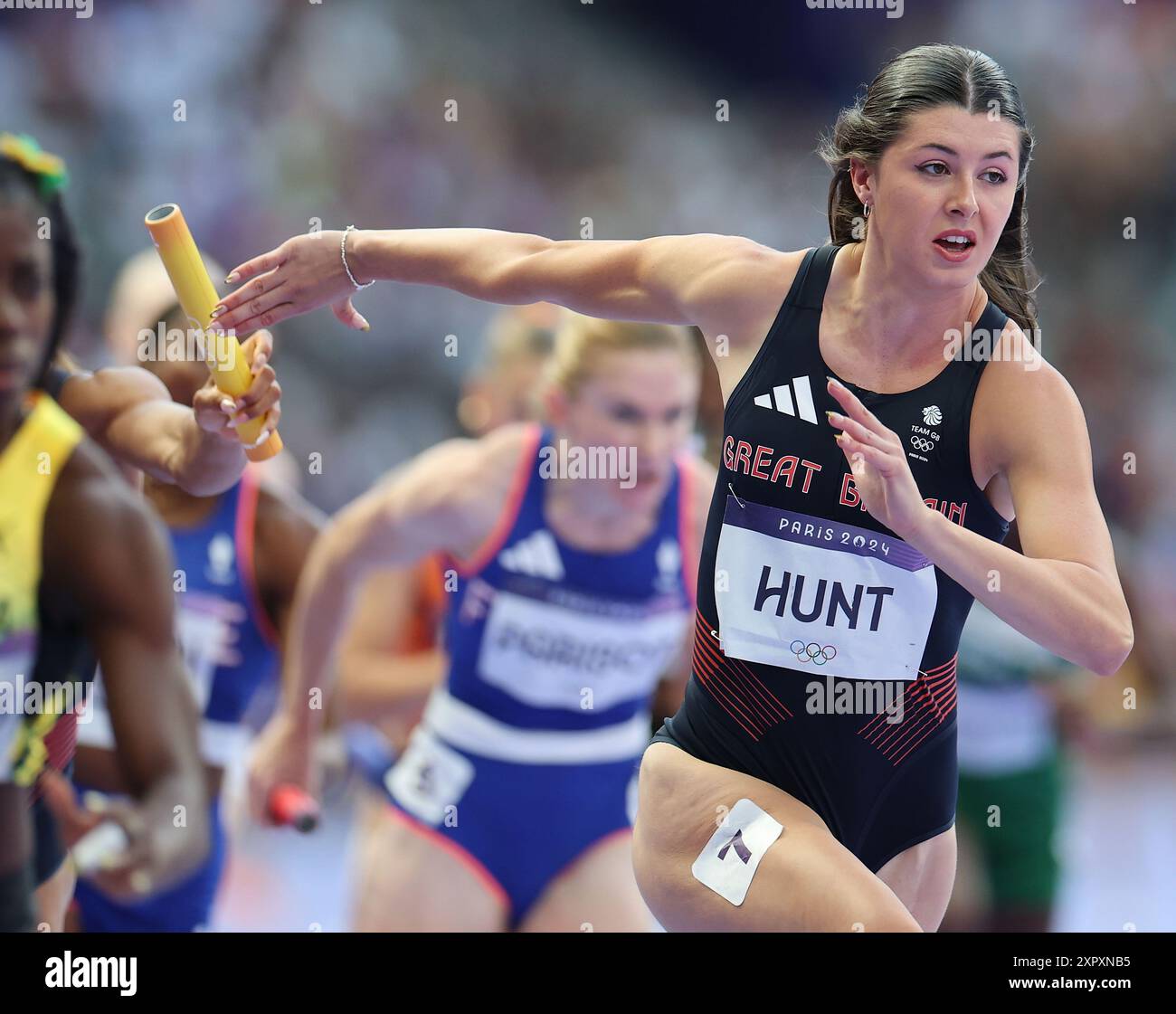 Paris, France. 8 août 2024. Amy Hunt (R) de l'équipe Grande-Bretagne participe à la ronde 1 du ...