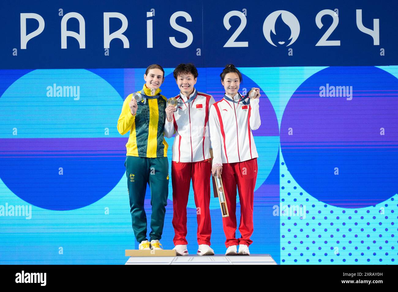Gold medalist China's Chen Yiwen, center, China's Chang Yani, bronze ...