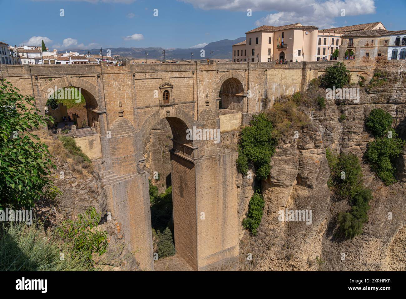 L'emblématique pont Puente Nuevo à Ronda, en Espagne, arque ...