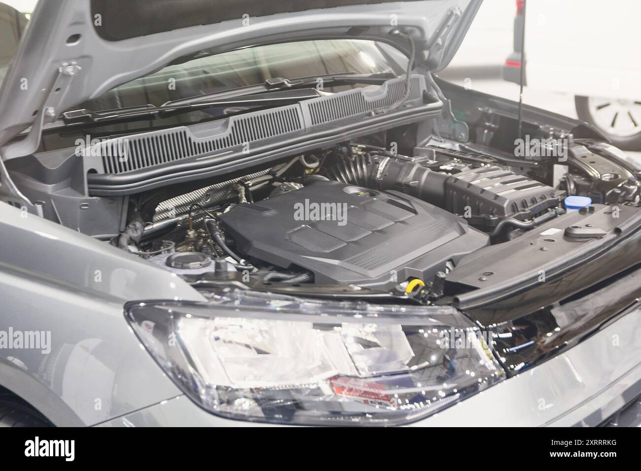 Capot ouvert pour travaux mécaniques Banque de photographies et d ...