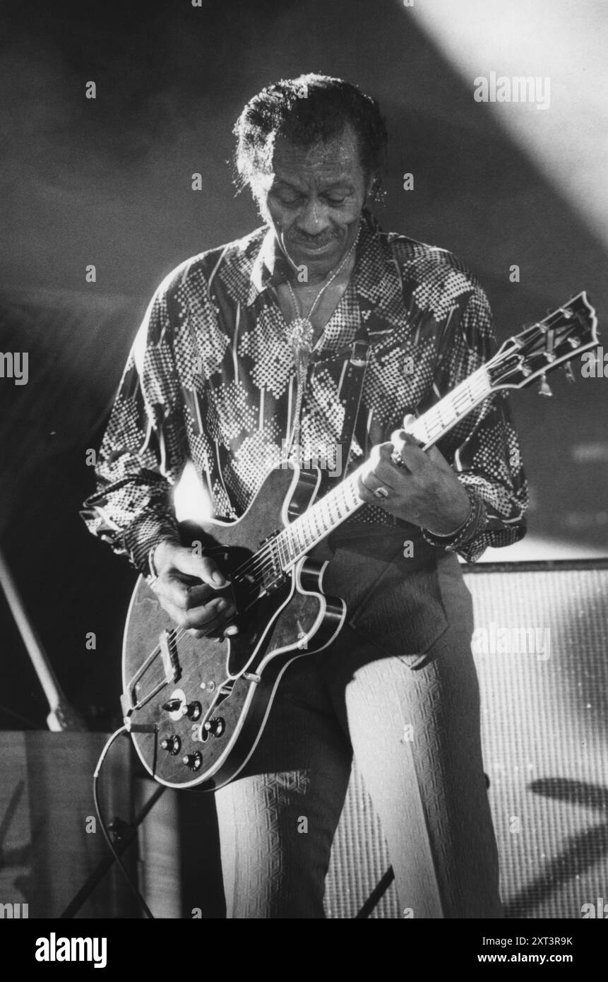 Chuck berry guitar Banque d'images noir et blanc - Alamy