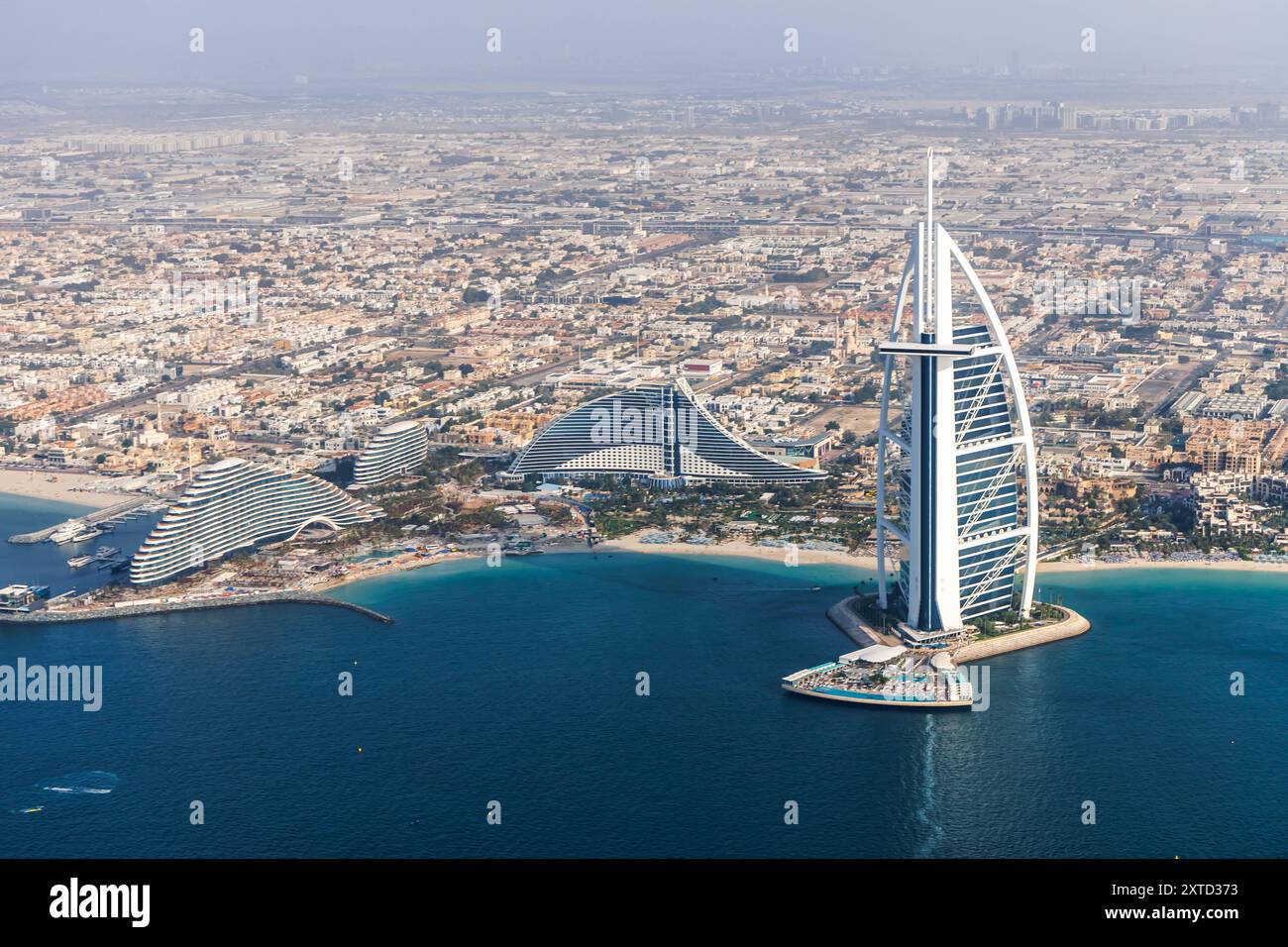 Dubai Burj Al Arab Luxus Hotel Luftaufnahme Luftbild am Meer von oben Dubai, Emirat Vereinigte ...