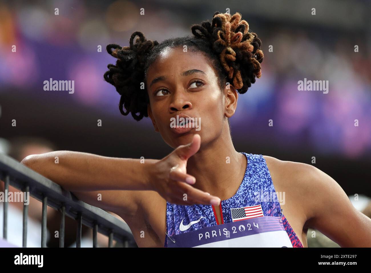 PARIS, FRANCE - 08 AOÛT : Monae Nichols de Team United States regarde o ...