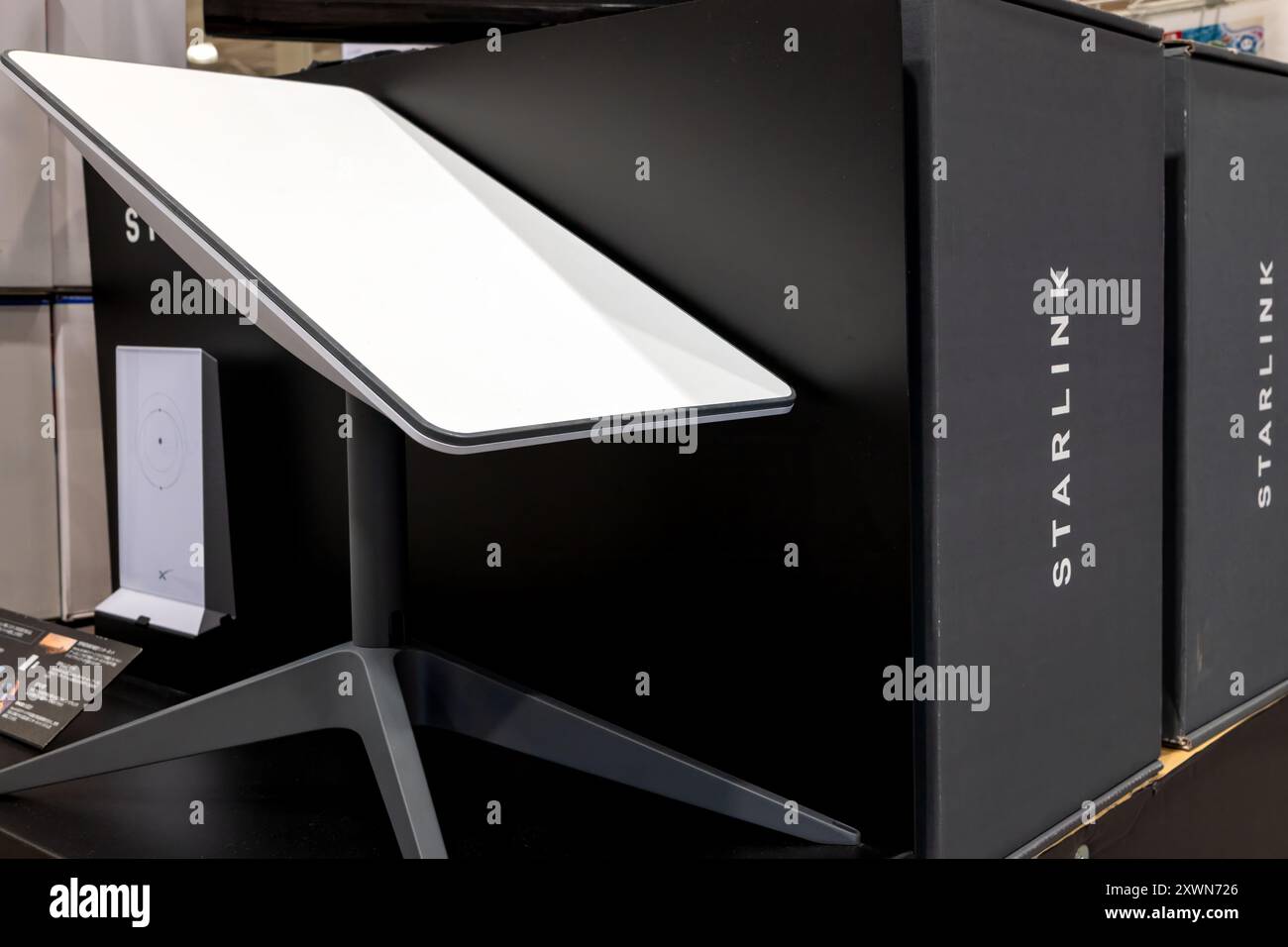 Kit d'antenne parabolique spacex starlink Banque de photographies et d ...