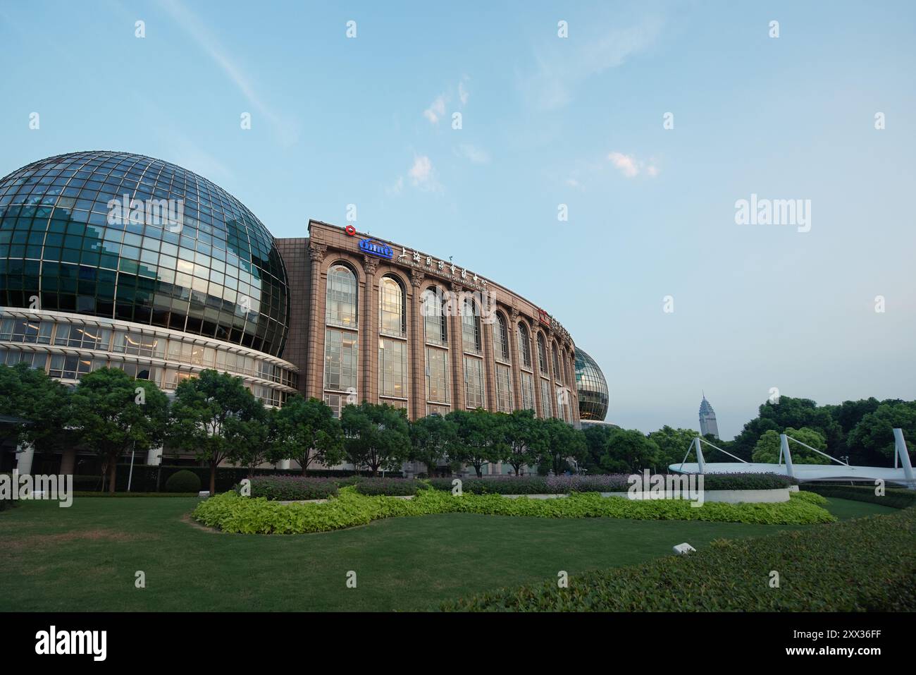 Shanghai international convention centre Banque de photographies et d ...