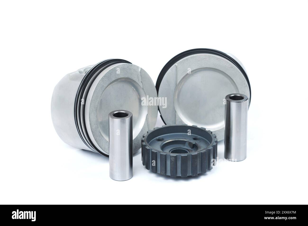 Gros plan des pièces de rechange deux nouveaux pistons avec bielles ...