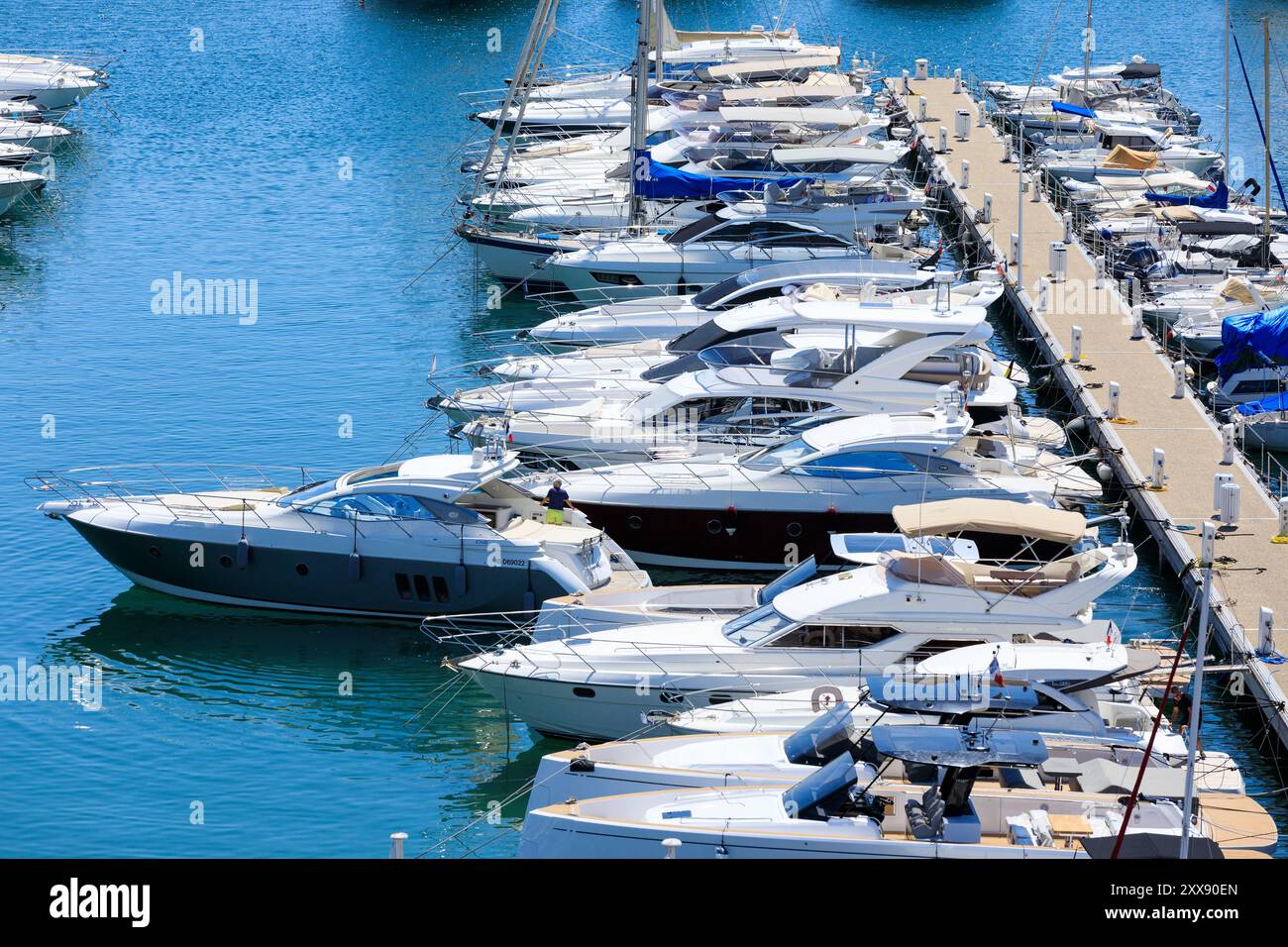 Port de mandelieu la napoule Banque de photographies et d’images à ...