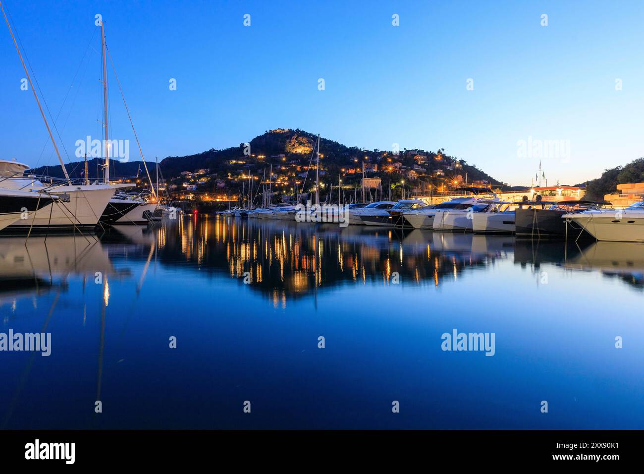 Port de mandelieu la napoule Banque de photographies et d’images à ...