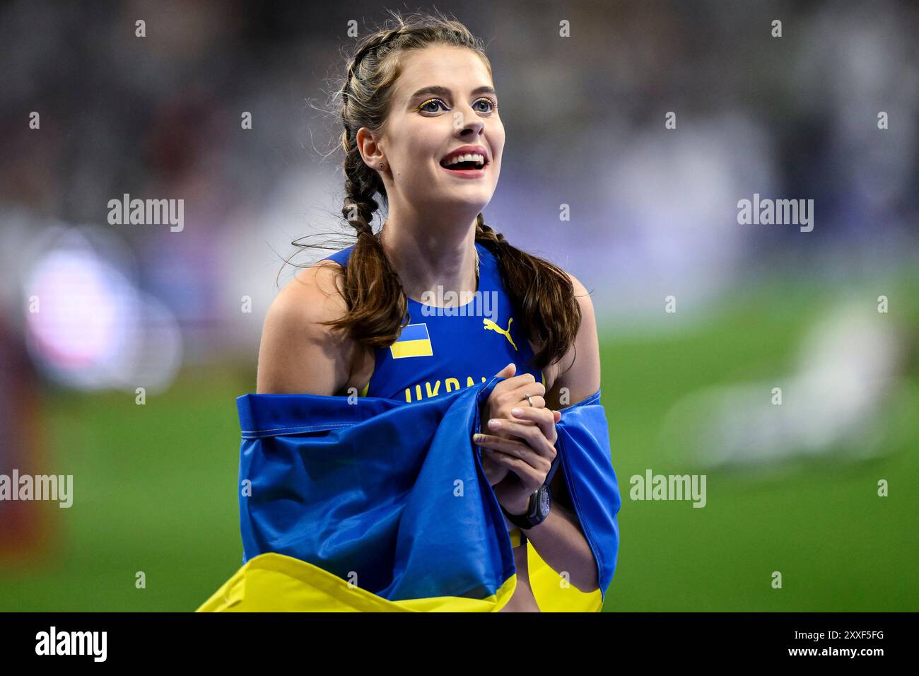 Yaroslava Mahuchikh, d’Ukraine, célèbre après avoir remporté la ...