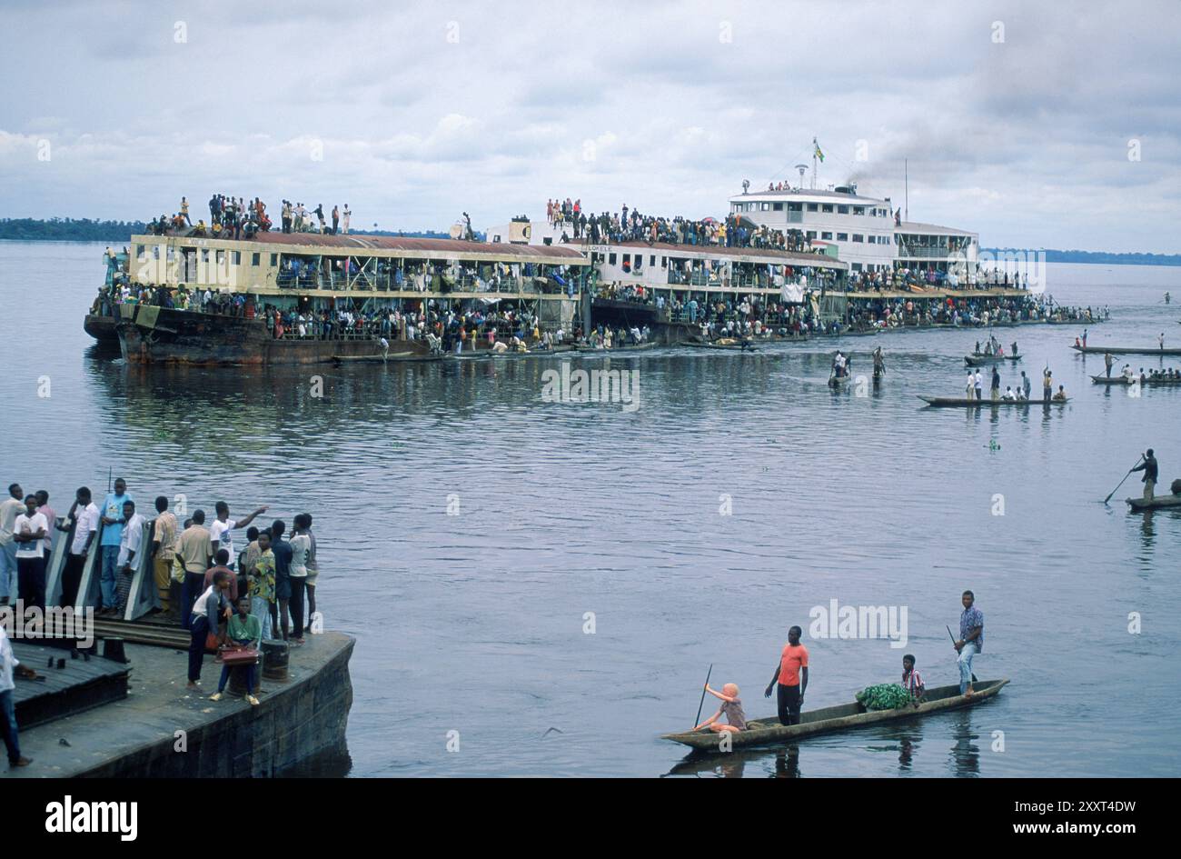 Navire de fleuve congo Banque de photographies et d’images à haute ...