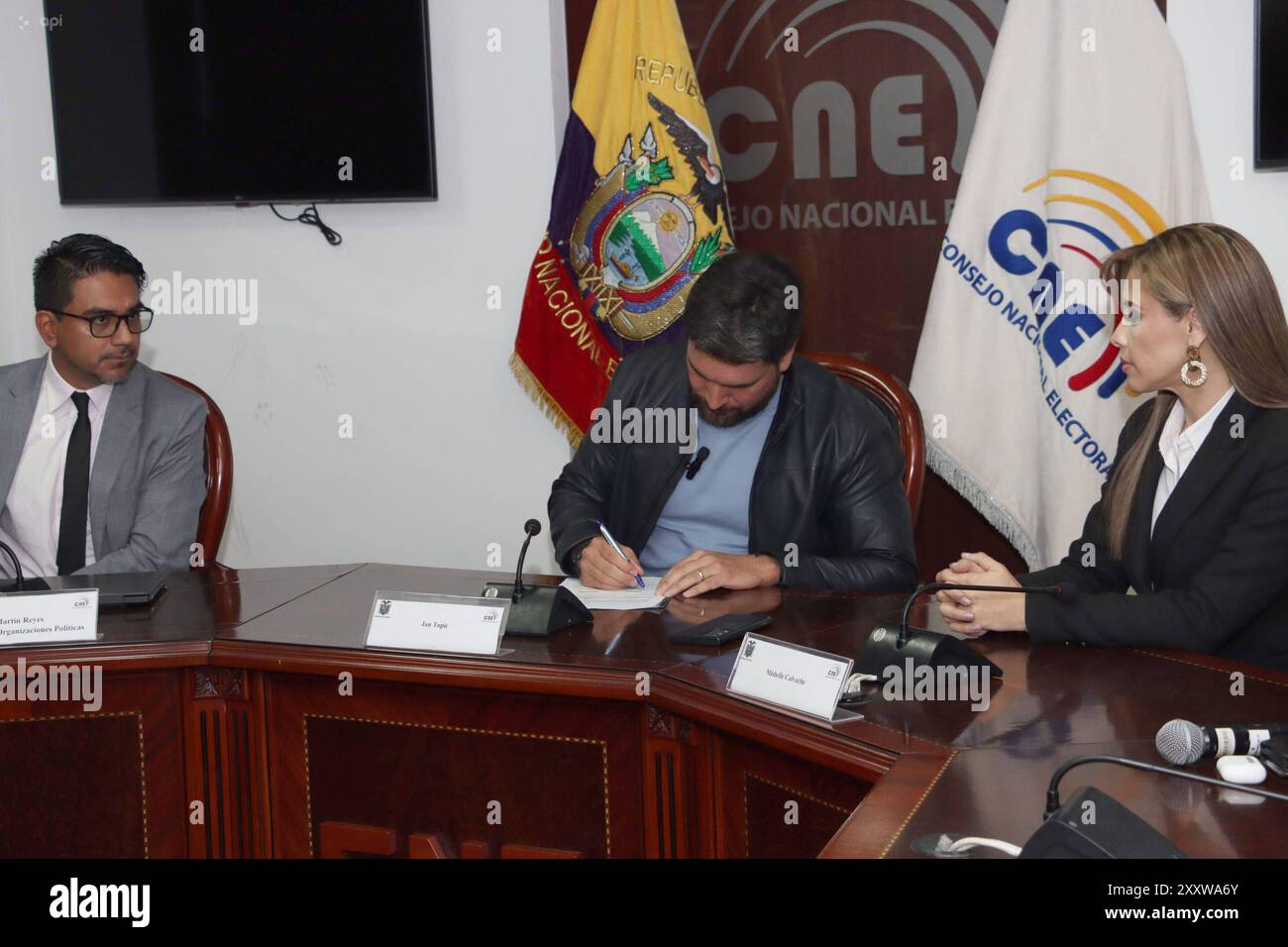 Suma TOPIC CALVACHE SUMA ACCEPTATION DES CANDIDATS Quito, lundi 26 août ...