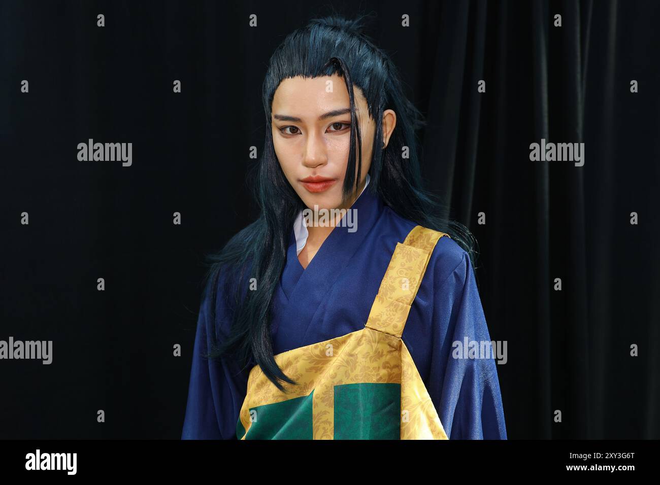 Le cosplayer Vincent de Brooklyn est habillé en costume comme Geto Suguru de Jujutsu Kaisen ...