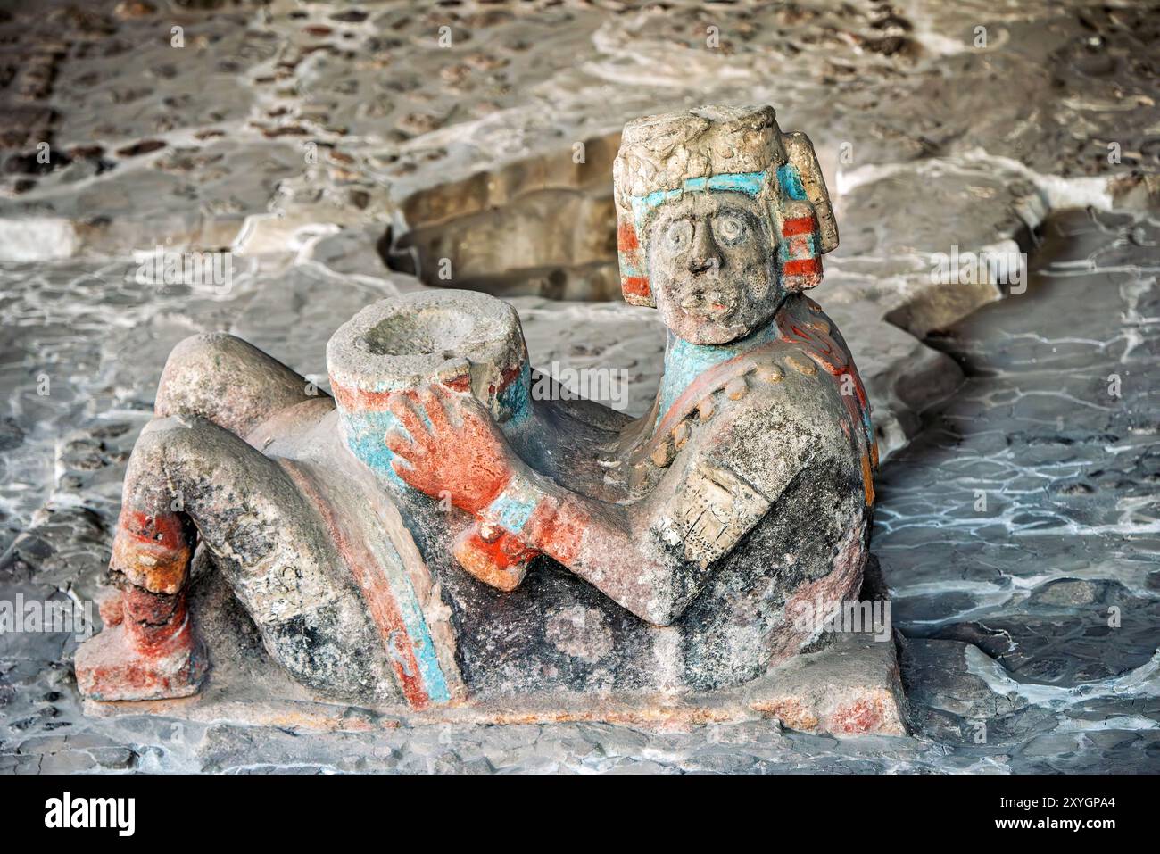 MEXICO, Mexique — Une sculpture colorée représentant Tlaloc, le Dieu ...