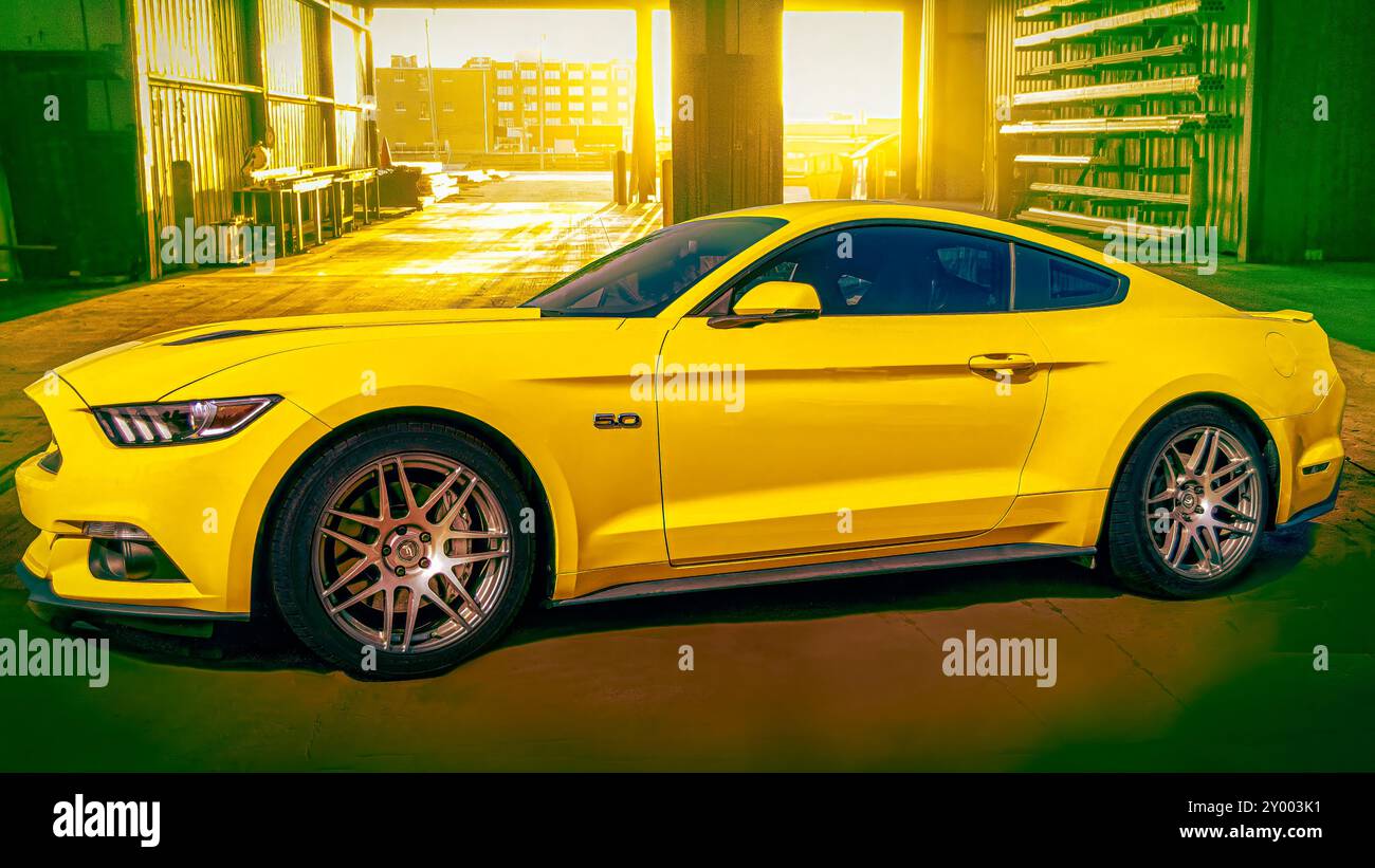 Side view of ford mustang Banque de photographies et d’images à haute ...