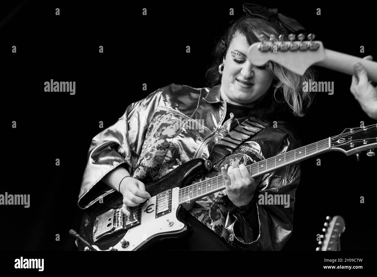 HMS MORRIS, CONCERT 2024 : Heledd Watkins chanteur du groupe de langue ...