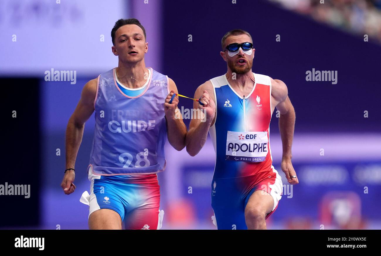 Le Français Timothée Adolphe participe au 100m T11 Round 1 masculin aux ...