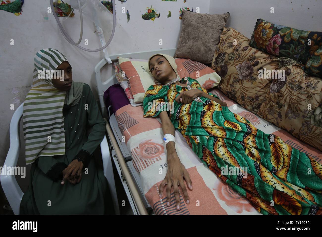 La fillette palestinienne Bashayer Al-Abeed, âgée de 17 ans, repose sur ...