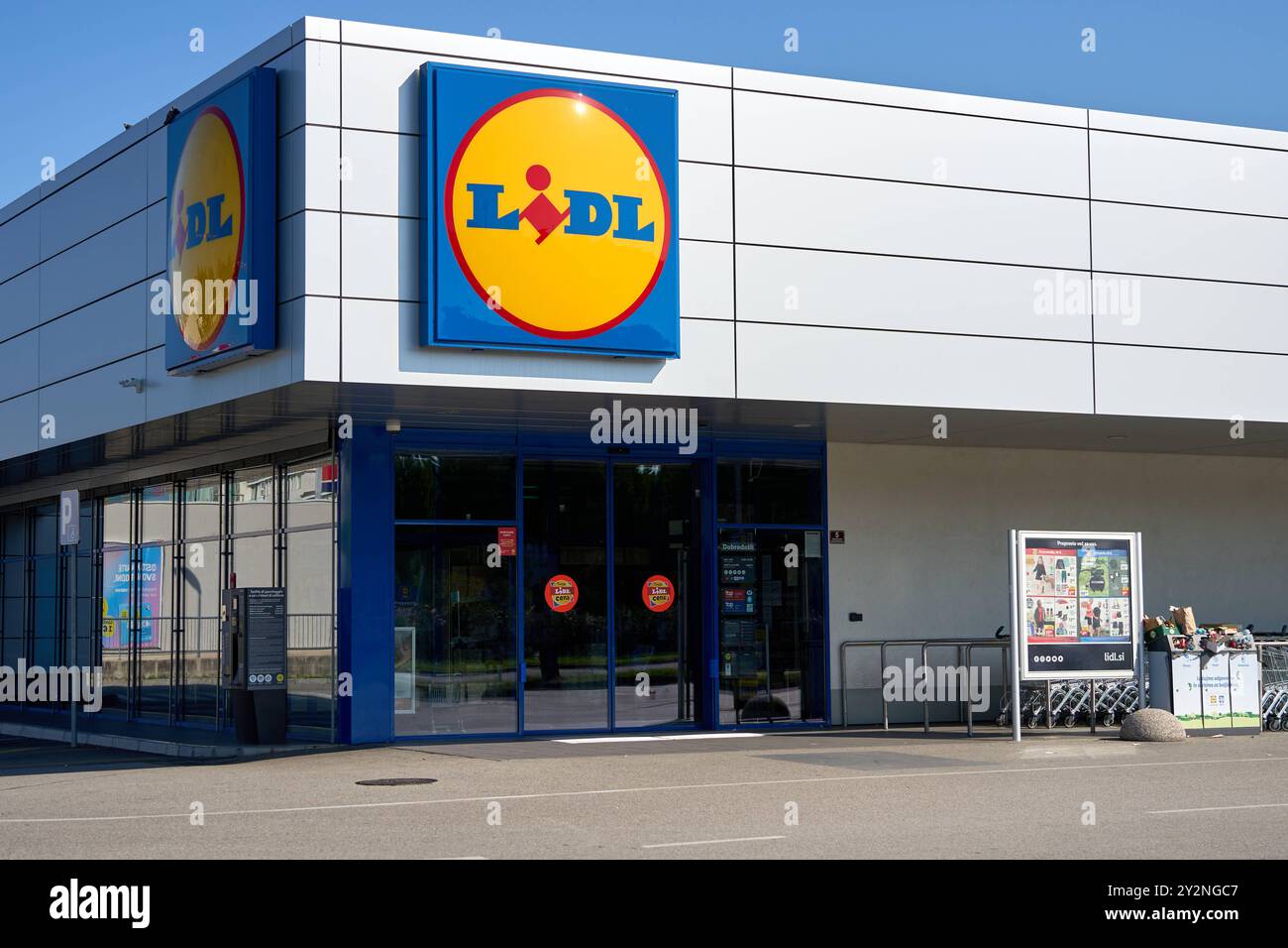Koper, Slovénie - 25 août 2024 : le logo de la célèbre chaîne de ...