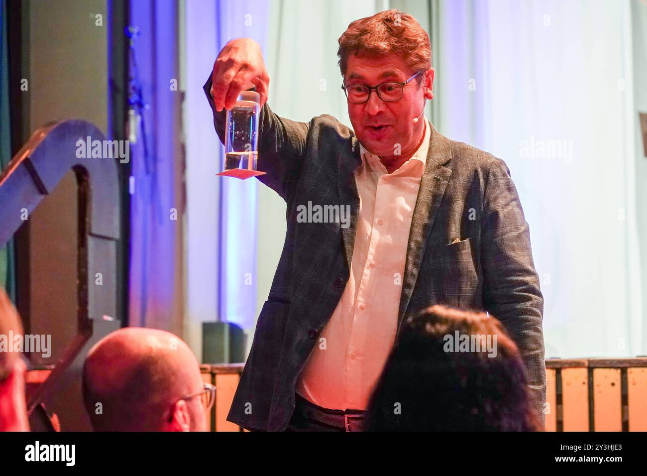 Magier, comédien, Moderator und Kabarettist Desimo, bürgerlich Detlef Simon, präsentiert sein ...