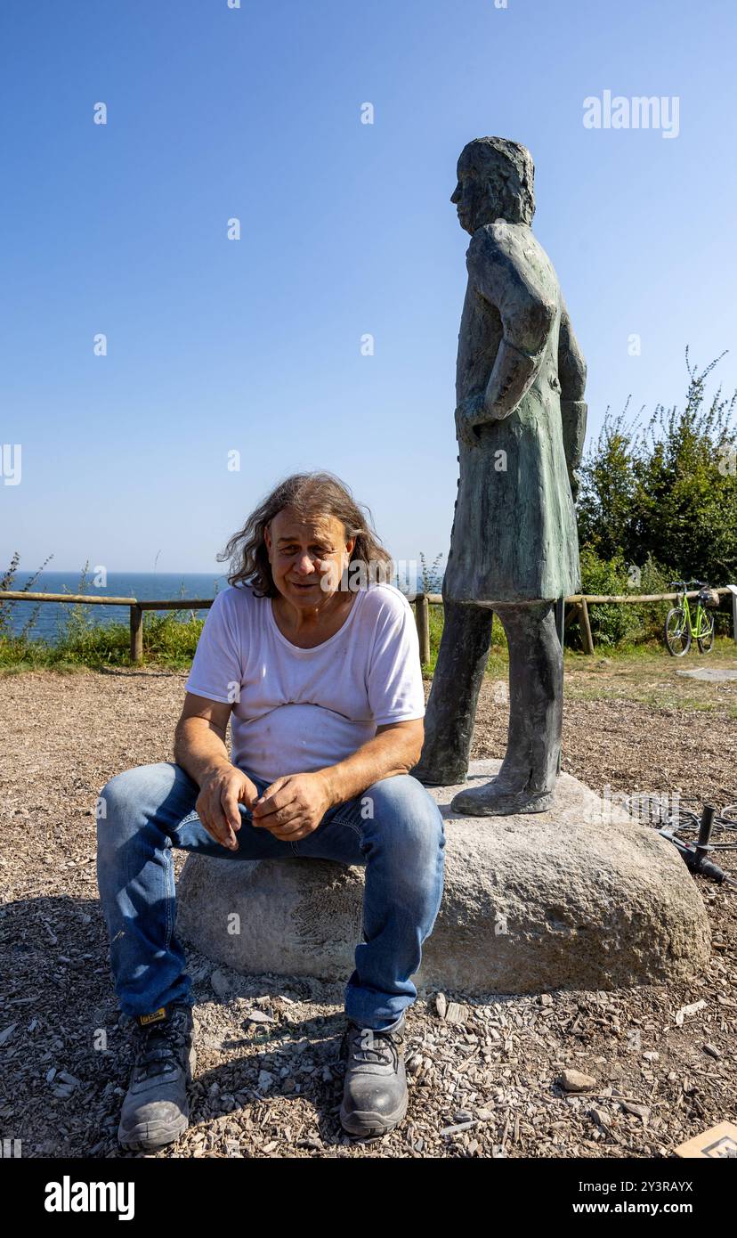 Bildhauer Thomas Jastram Der Bildhauer Thomas Jastram sitzt an seiner ...