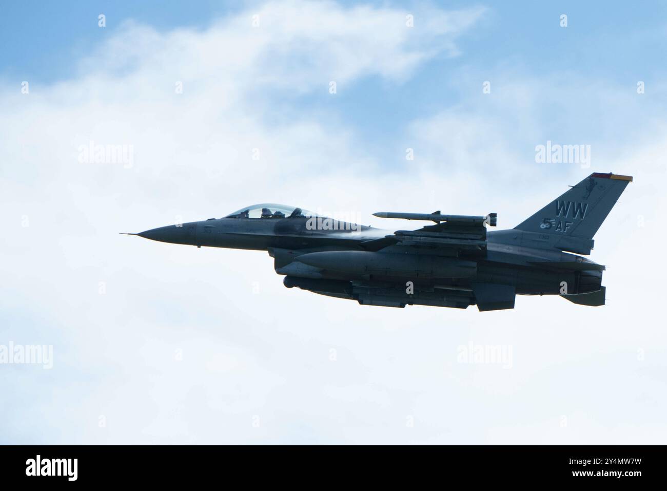 Le F-16 Fighting Falcon de l'US Air Force, affecté au 13th Fighter ...