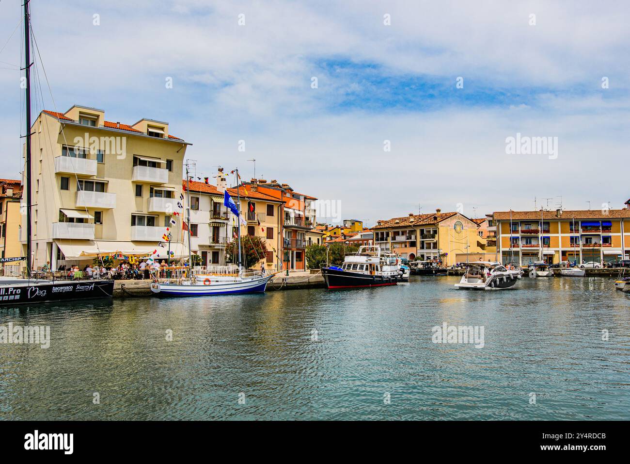 GRADO, ITALIE – 02 JUIN 2024 : Canale Corno à Grado, un canal ...