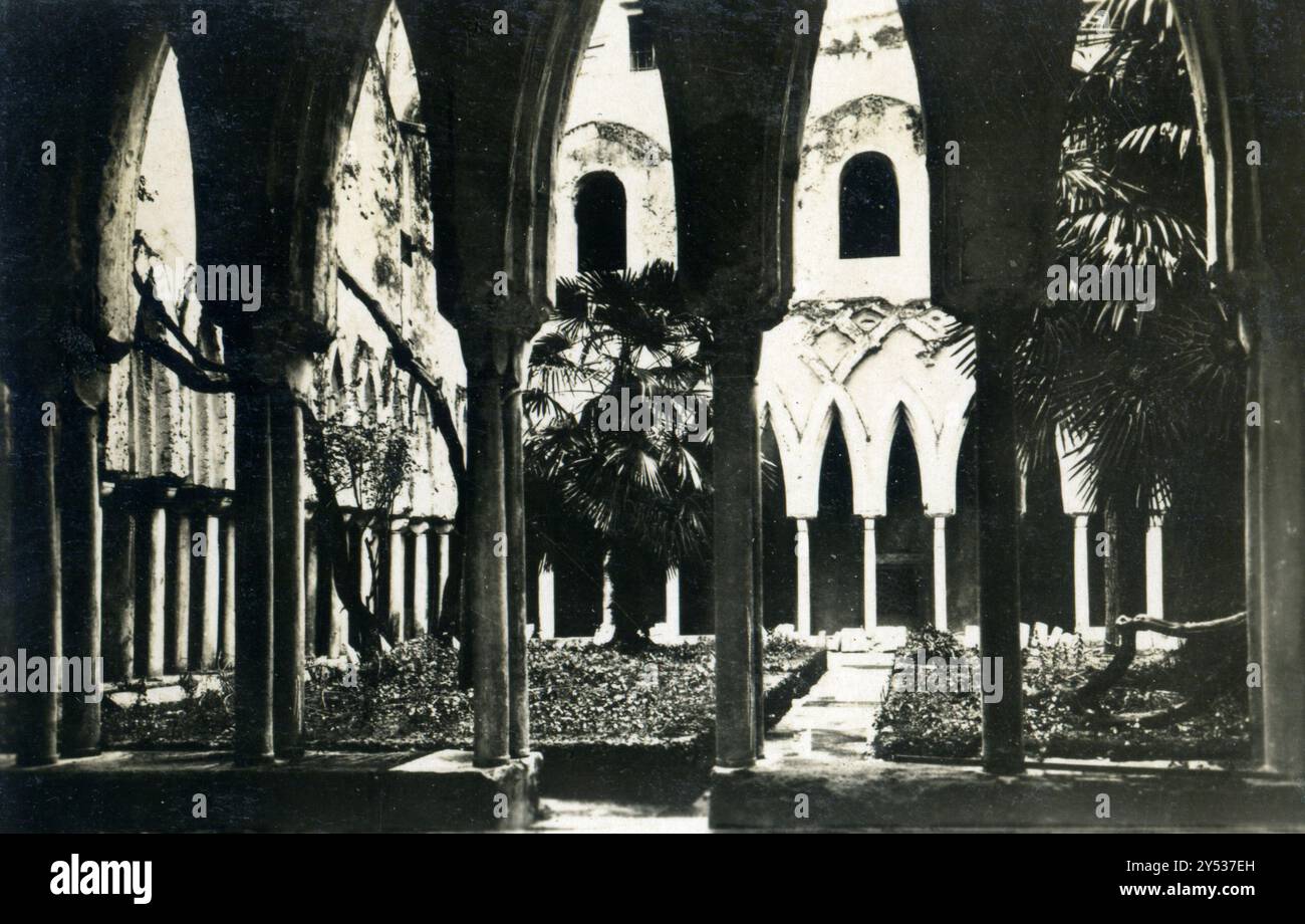 Chiostro del Paradiso, Cloître, Cloître du Paradis, la cathédrale Duomo ...