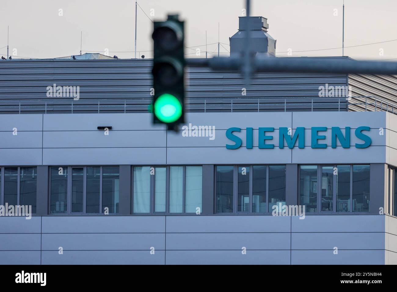 Siemens Campus Erlangen, 22.09.2024 Ein modernes Siemens-Gebaeude auf dem Siemens Campus in ...