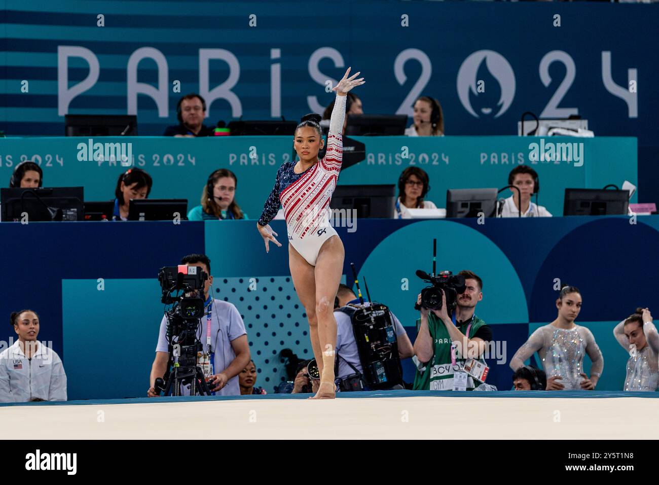 Sunisa Lee USA) participe à l'exercice au sol lors de l'équipe de ...