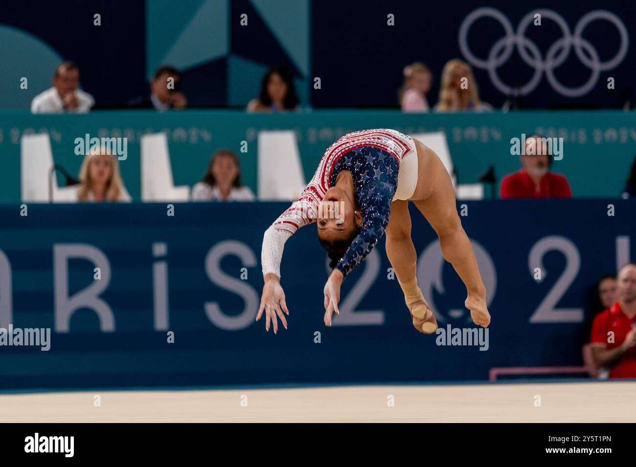 Sunisa Lee USA) participe à l'exercice au sol lors de l'équipe de ...