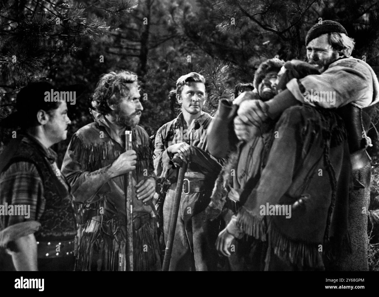 Arthur Hunnicutt (2e à gauche), Kirk Douglas (arrière-plan au centre ...