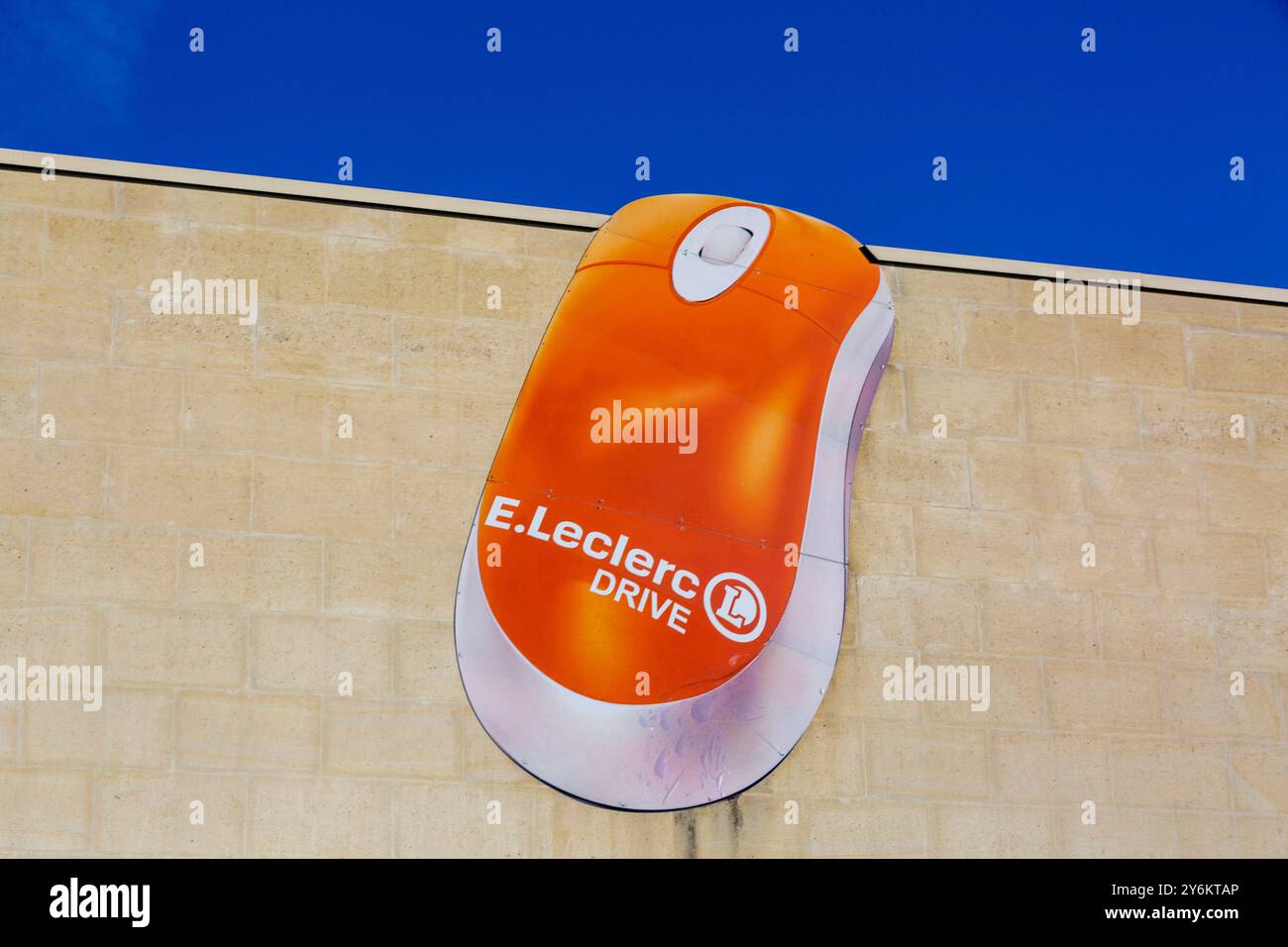 Leclerc supermarket logo Banque de photographies et d’images à haute ...