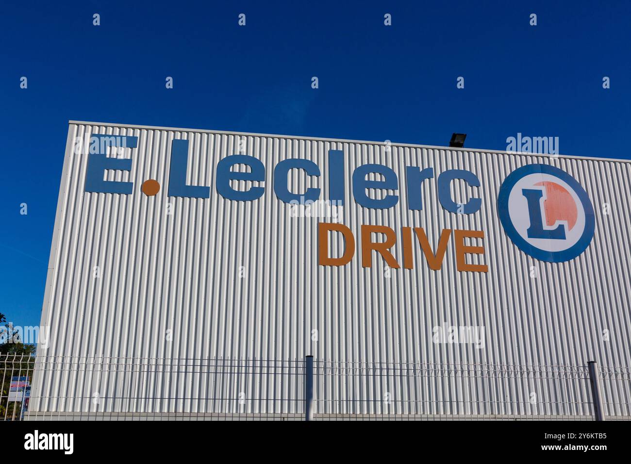 Leclerc supermarket logo Banque de photographies et d’images à haute ...