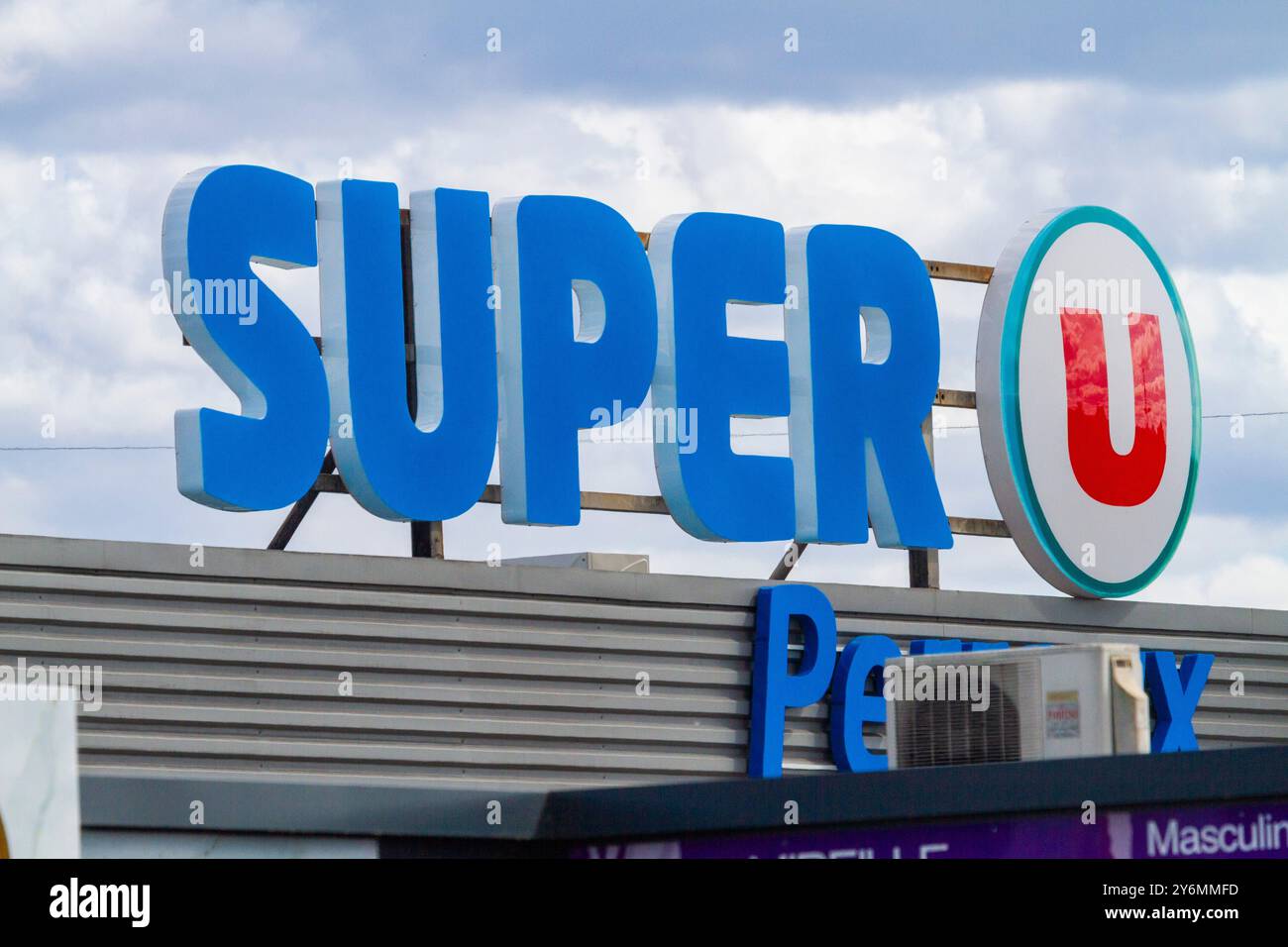 Super u Banque de photographies et d’images à haute résolution - Alamy