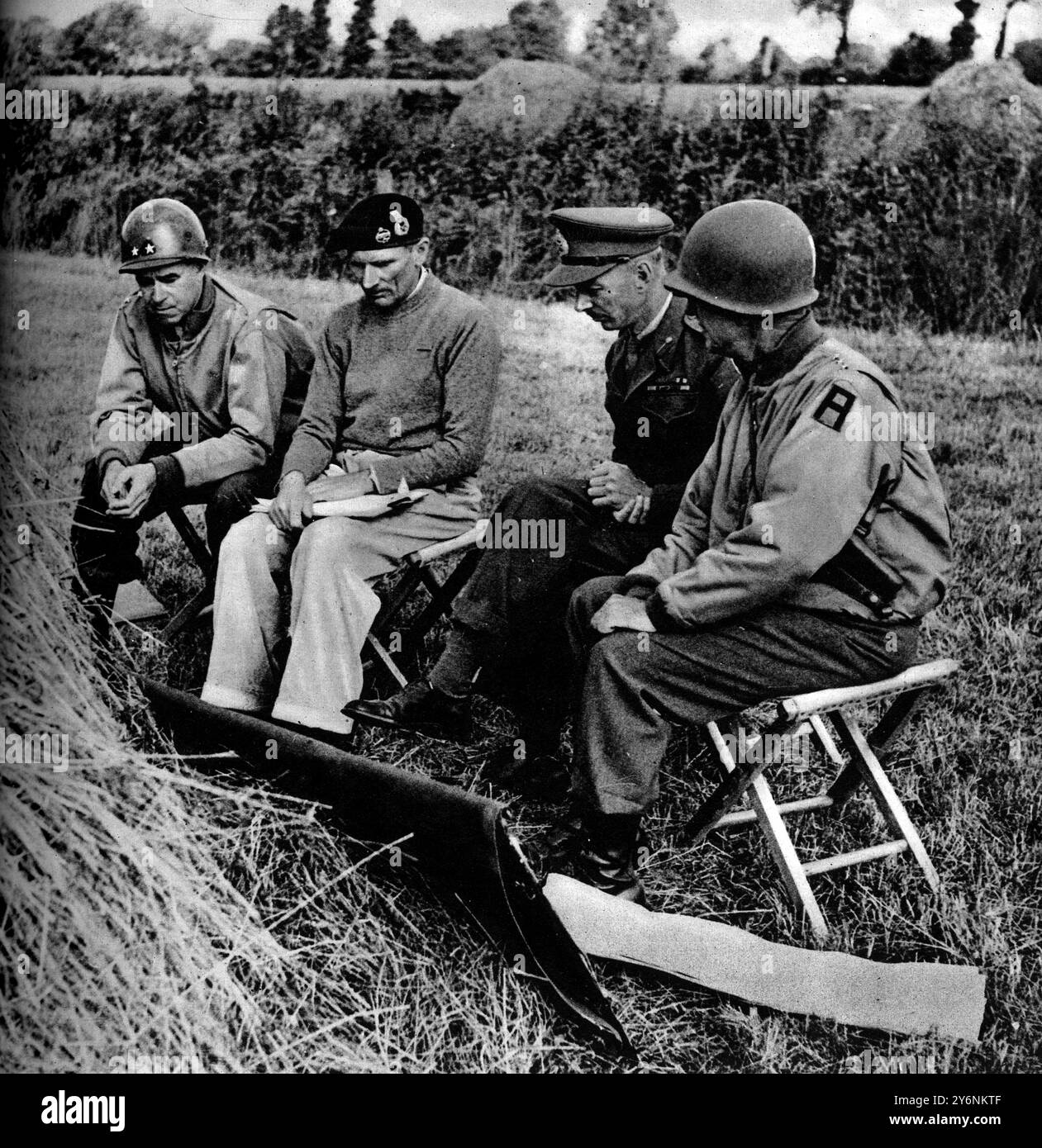 Une grande victoire en devenir, Sir Bernard Montgomery avec ses ...