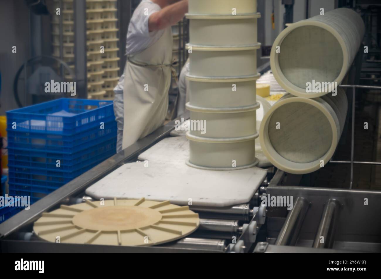 Fruitiere ferme fromagère française, travaux matinaux de fabrication de ...