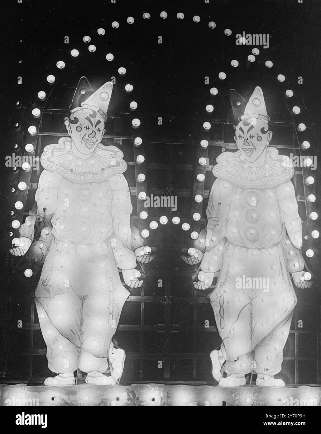 Six clowns Banque d'images noir et blanc - Alamy