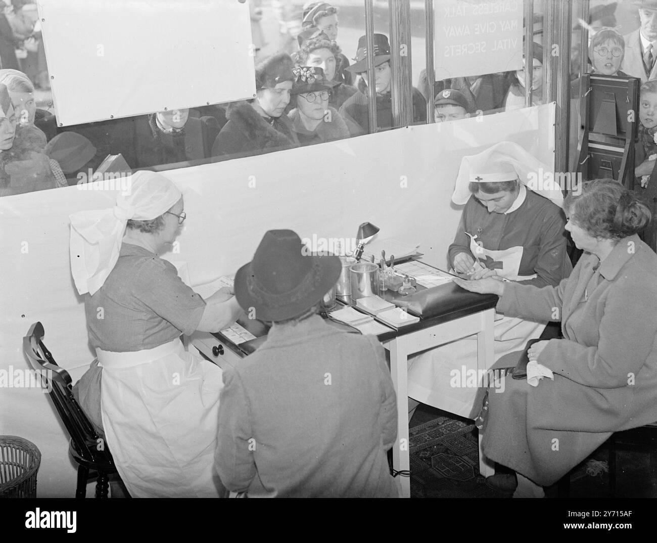 Blood transfusion ww2 Banque de photographies et d’images à haute ...