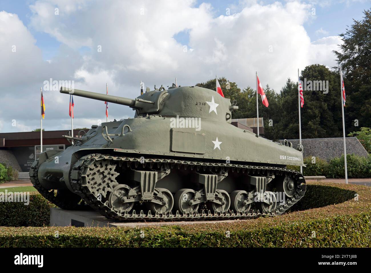 Un char d'assaut canadien Grizzly M4A5 basé sur le char M4A1 Sherman ...