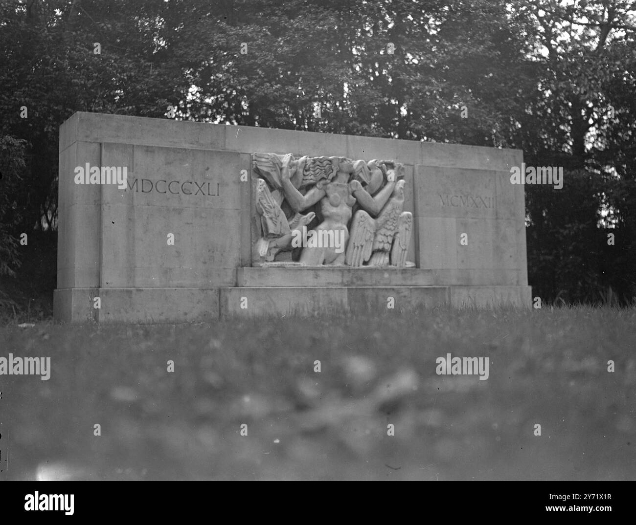 "Rima" d'Epstein. Photos : Un gros plan de l'une des œuvres les plus ...