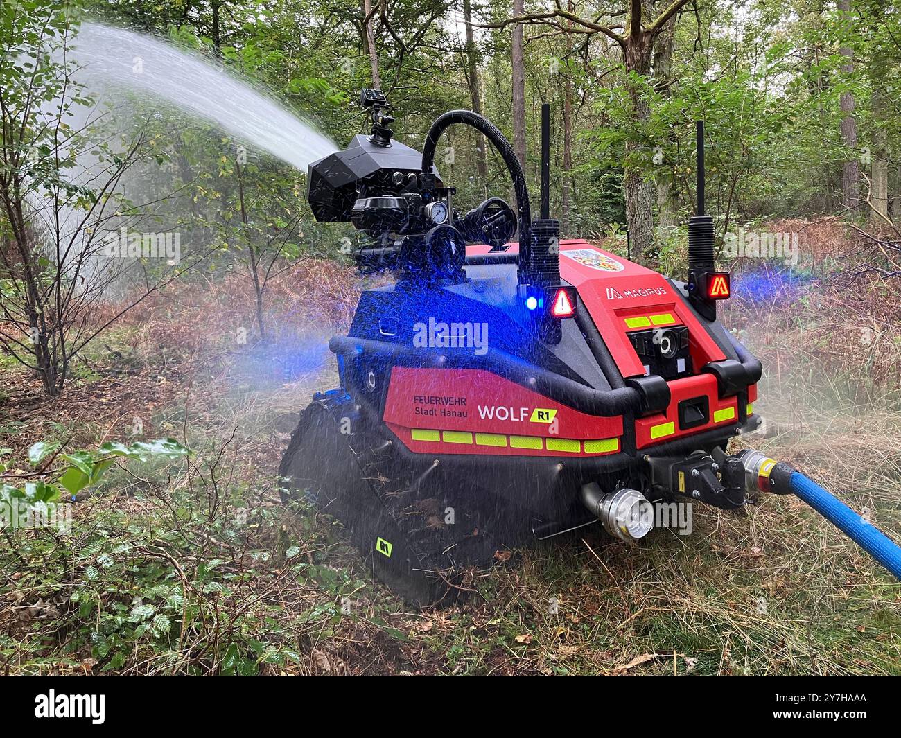 Hanau, Allemagne. 30 septembre 2024. Le nouveau robot pompier 'Magirus Wolf R1' des pompiers de ...