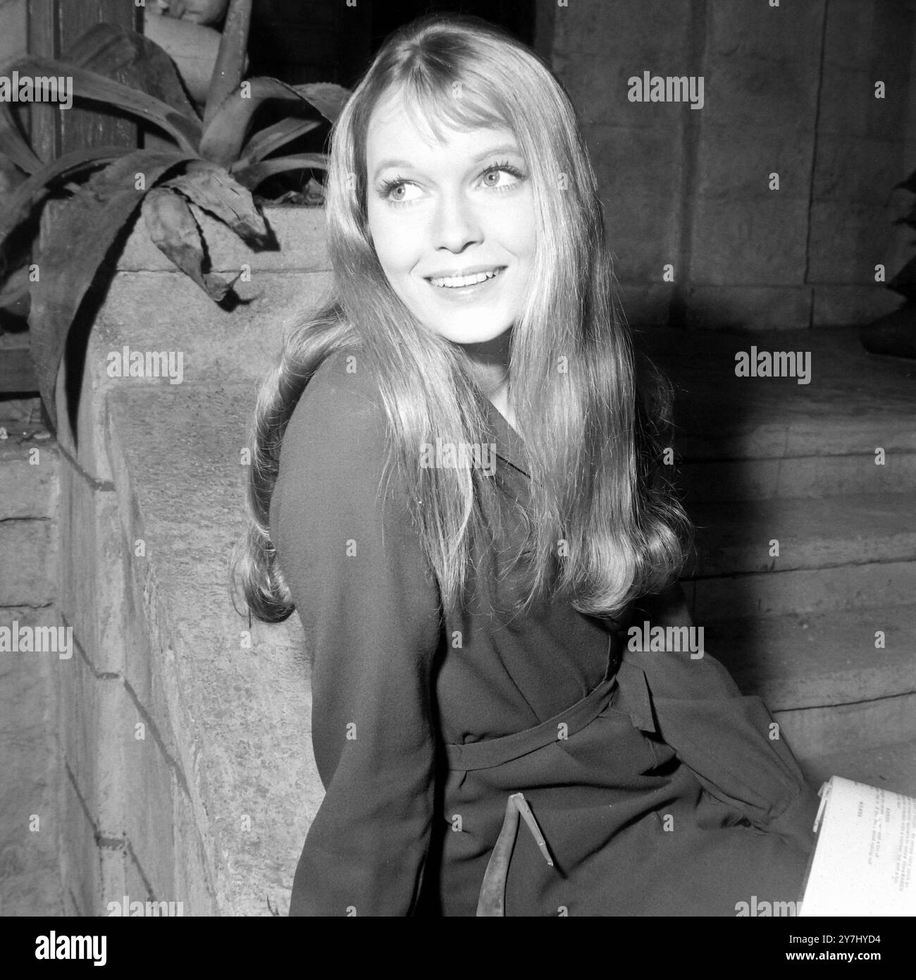 31 MARS 1964 MIA FARROW, L'ACTRICE AMÉRICAINE DE DIX-NEUF ANS QUI A ...