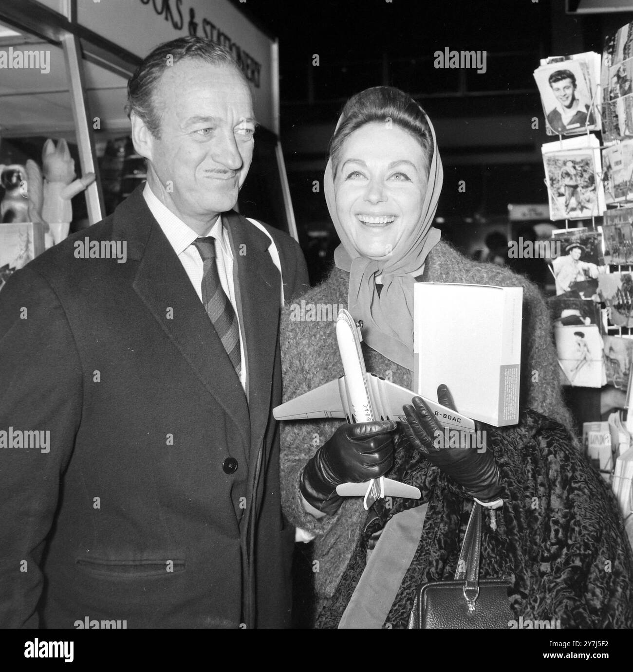 Hjordis and david niven Banque d'images noir et blanc - Alamy