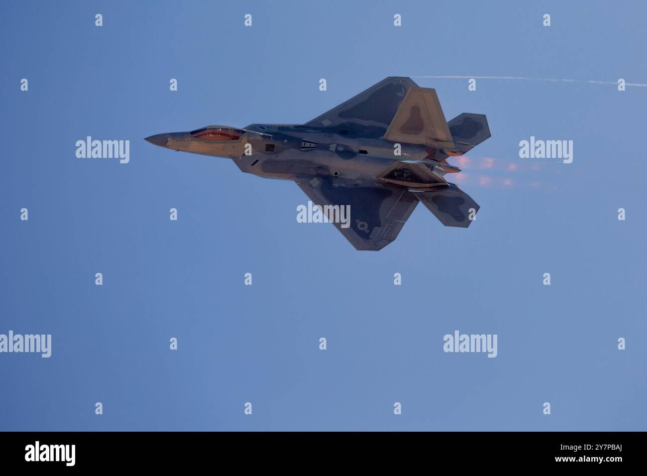 L'équipe de démonstration du F-22 Raptor de l'US Air Force préforme ...