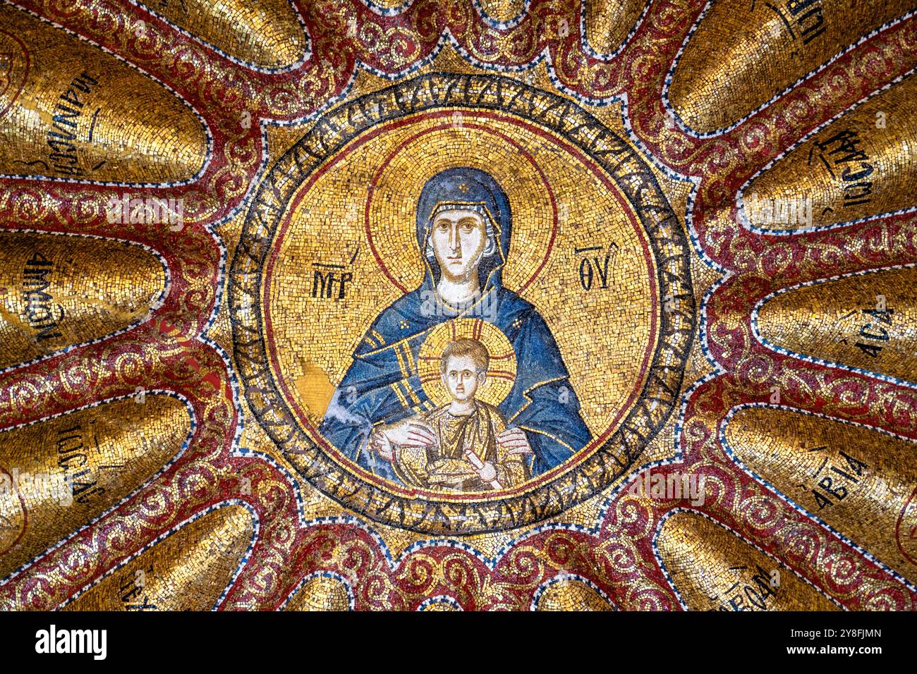 Turkiye. Istanbul. Mosaïque byzantine ancienne partiellement restaurée représentant la vierge ...
