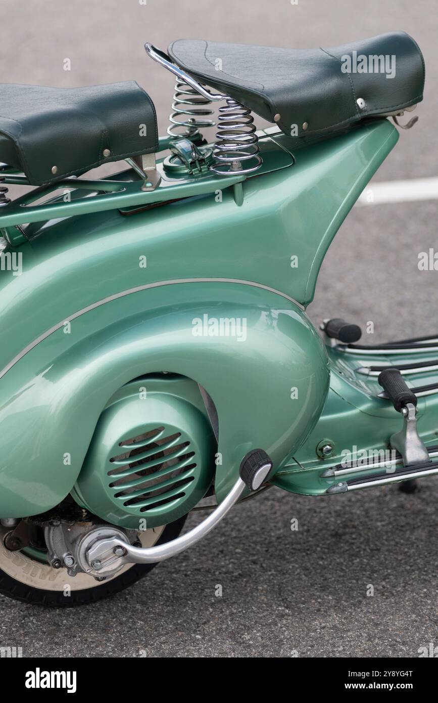 Vespa 125 1950 Banque de photographies et d’images à haute résolution ...